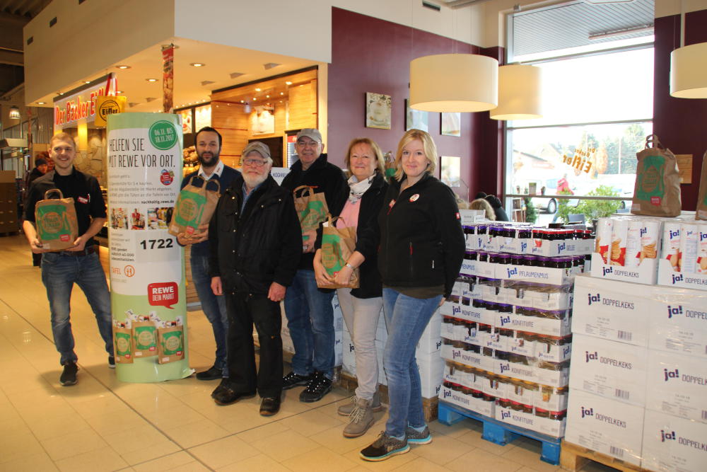 Rewe-Kunden spenden für die Tafel